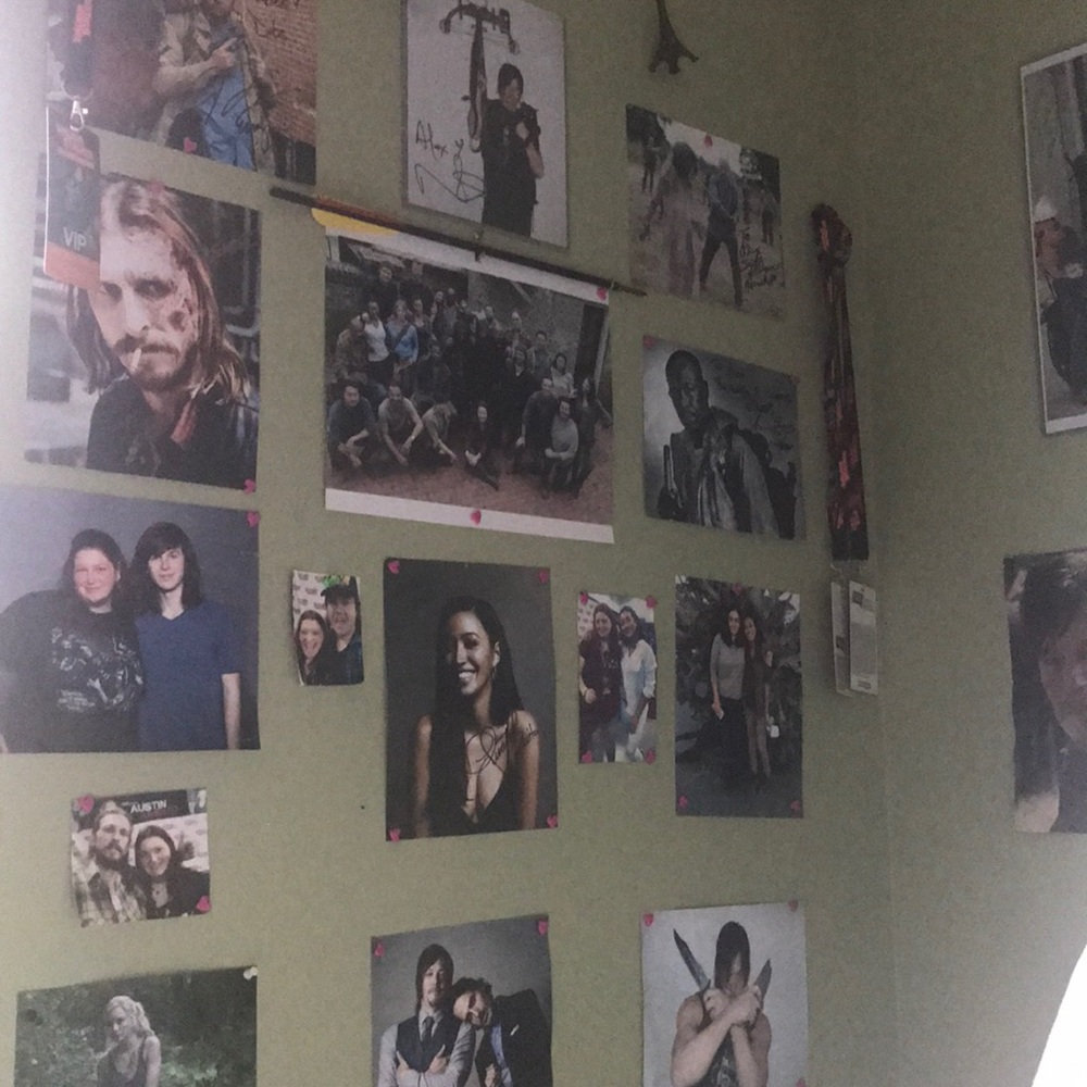 Walking Dead Actor Norman Reedus Signed Shirt - Gem